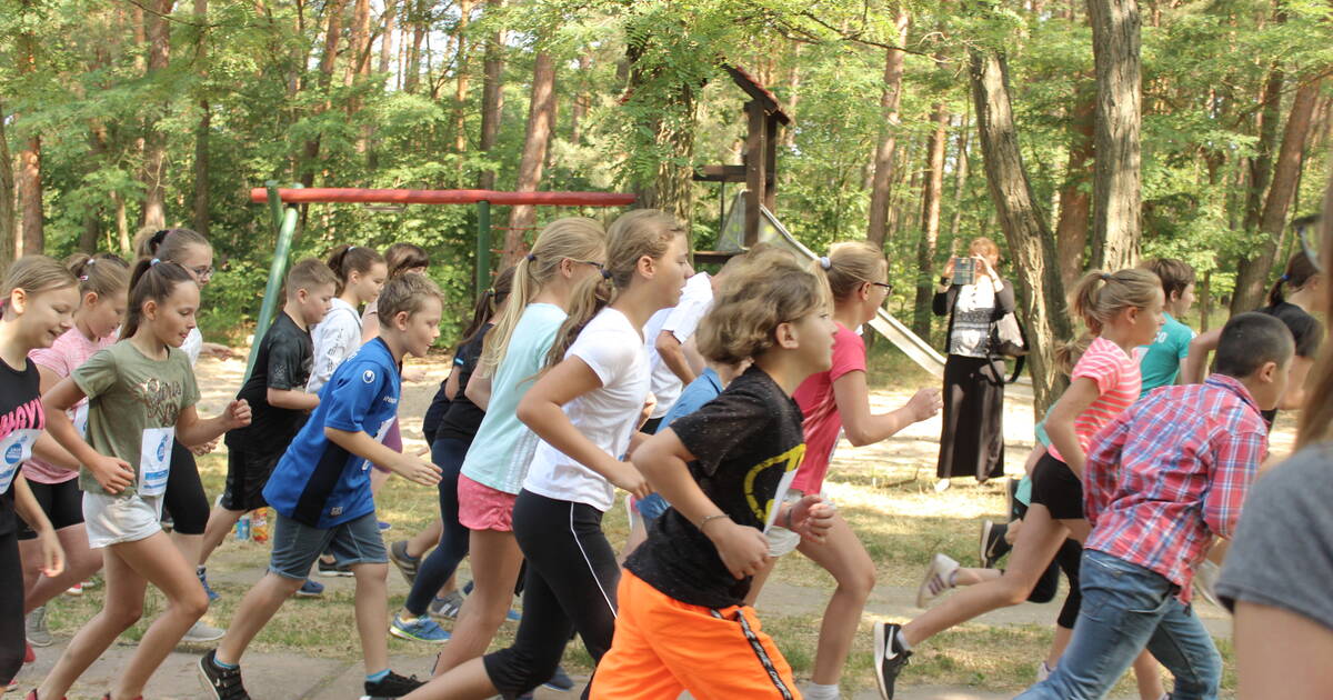 Scholl-Schüler legen sich beim „Lauf gegen den Hunger“ so richtig ins ... Scholl-Schüler legen sich beim „Lauf gegen den Hunger“ so richtig ins ...